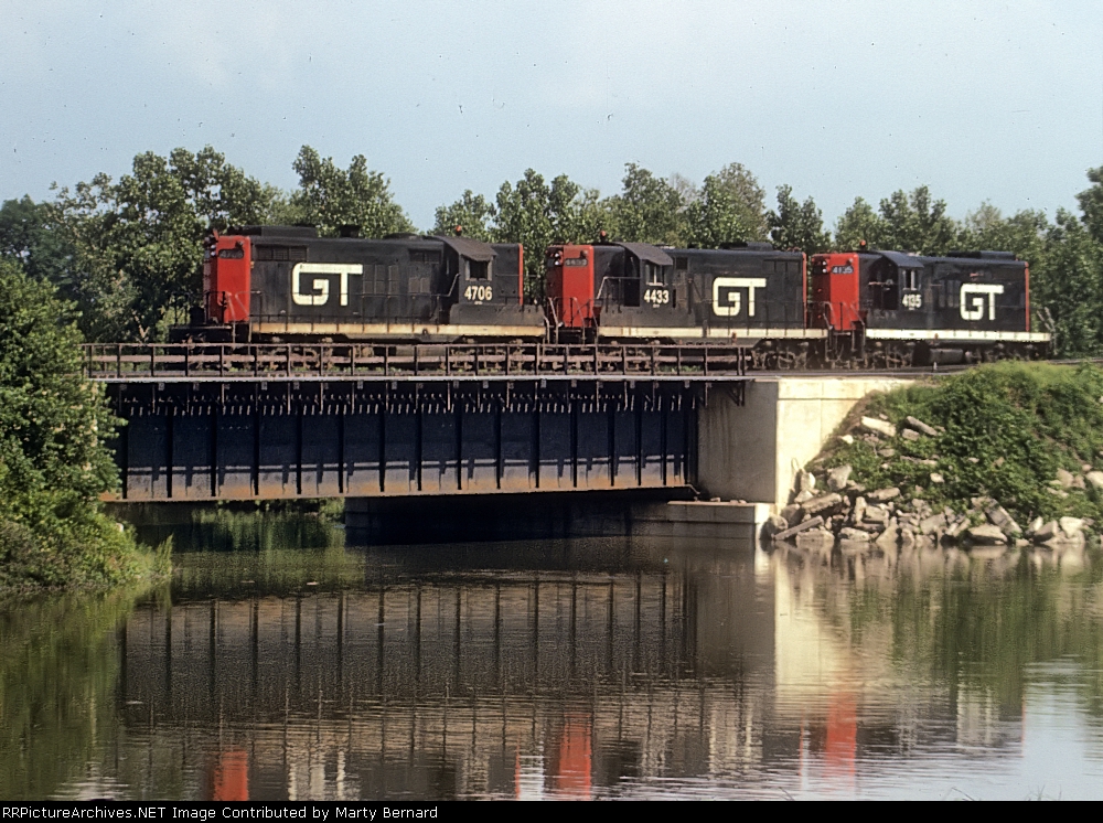 GTW GP9 Trio 4706, 4433, and 4135